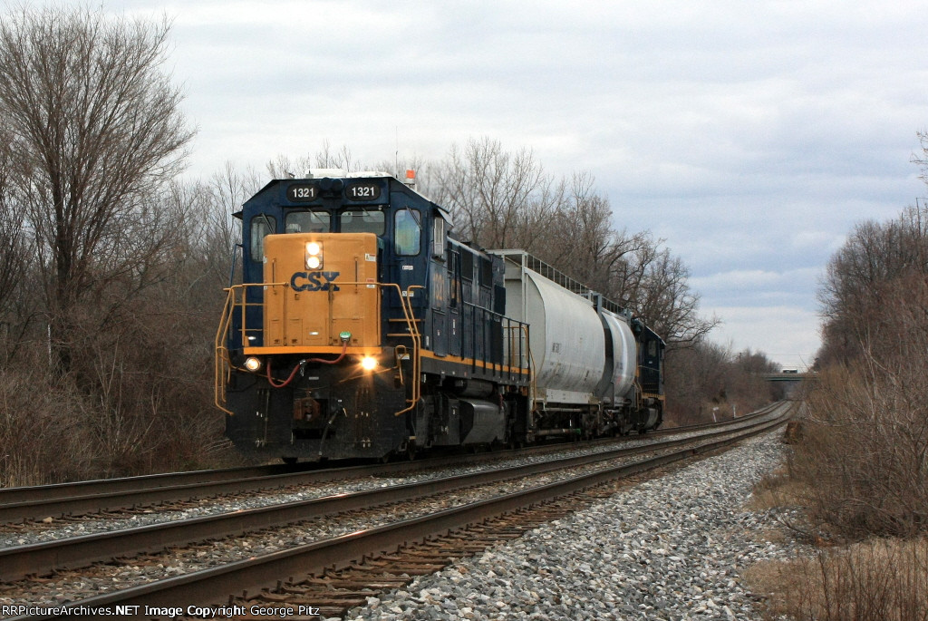CSX 1321 and train D777